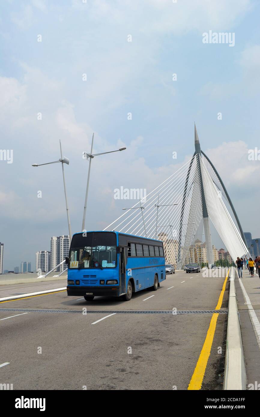 Putra Bridge is the main bridge in Putrajaya, Malaysia Stock Photo - Alamy