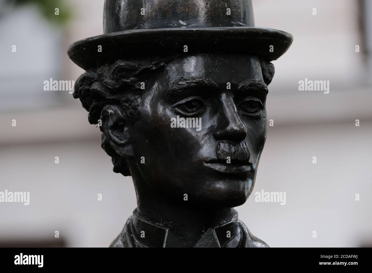 Charlie chaplin statue in london hi-res stock photography and images ...