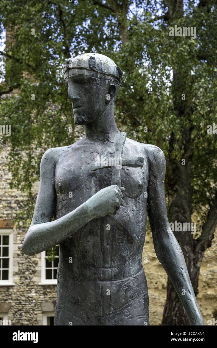 BURY ST EDMUNDS, UNITED KINGDOM - Aug 01, 2020: A bronze statue of King ...