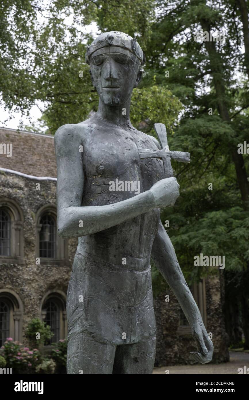 BURY ST EDMUNDS, UNITED KINGDOM - Aug 01, 2020: A bronze statue of King ...