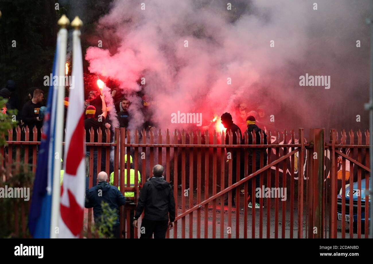 Motherwell fans outside ground hi-res stock photography and images - Alamy