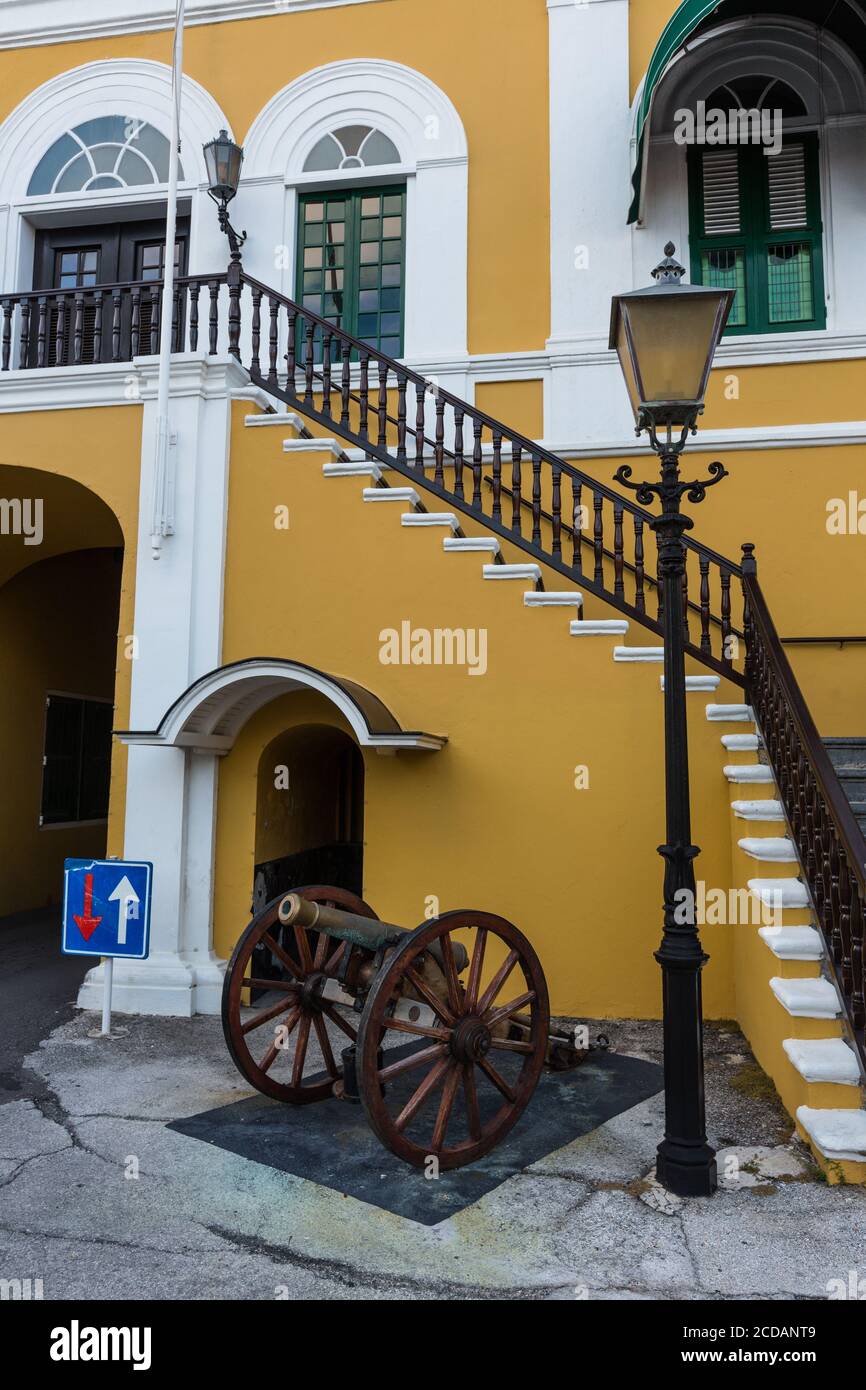 Historic cannon by the entry to the Governor's Palace at Fort Amsterdam ...