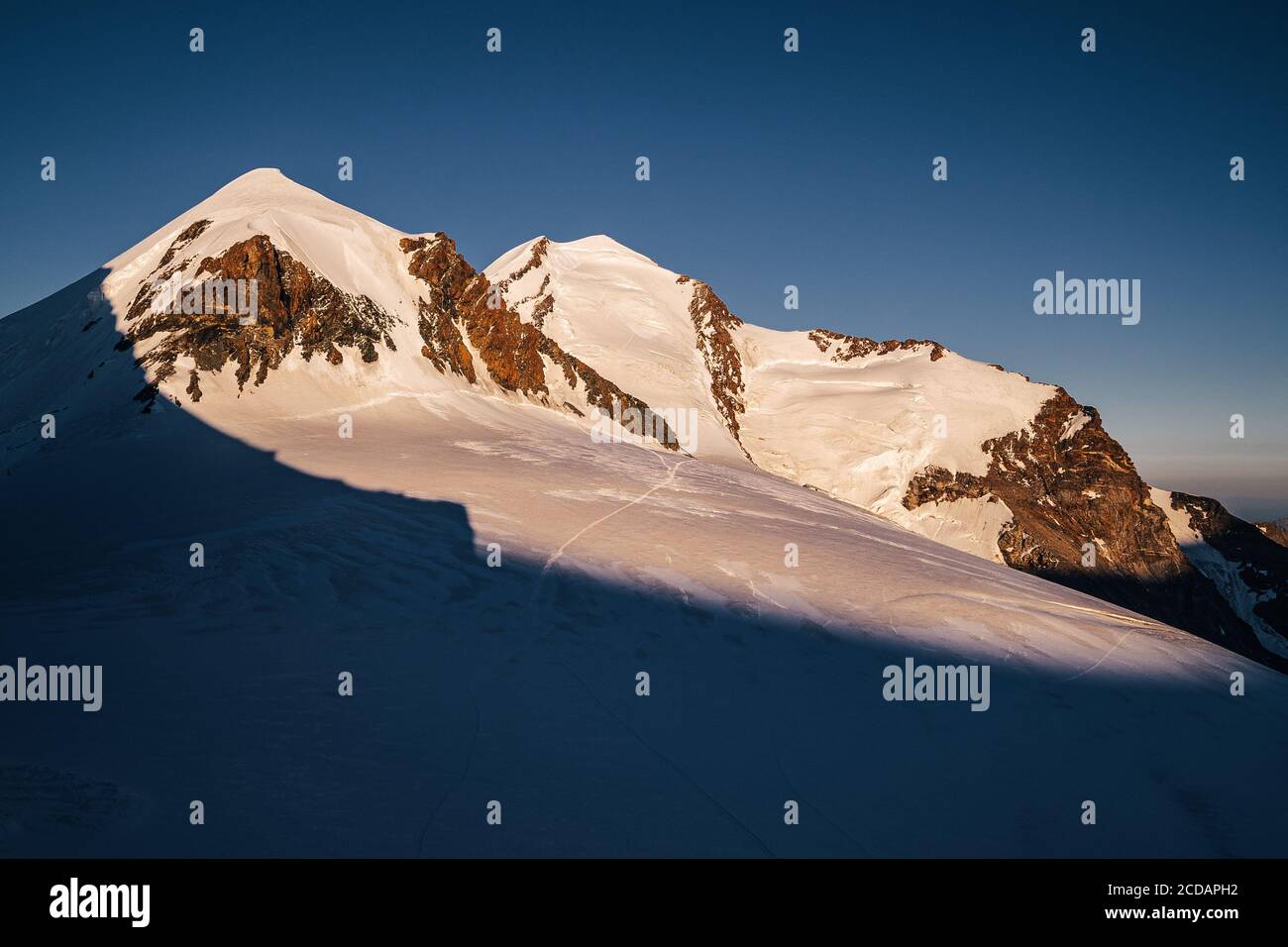 Mountain peaks castor hi-res stock photography and images - Alamy