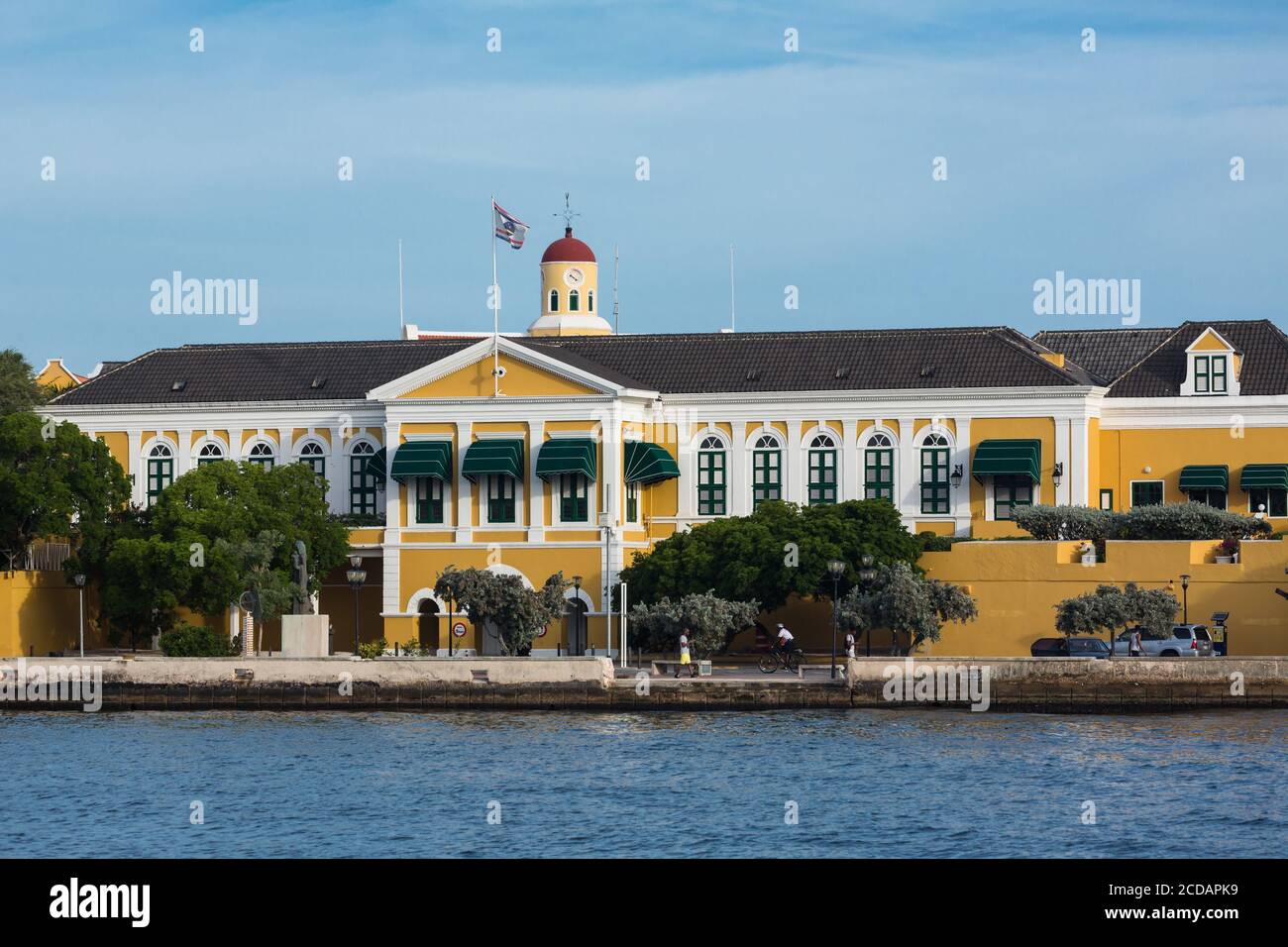 The front of the Governor's Palace at Fort Amsterdam with the Fort ...