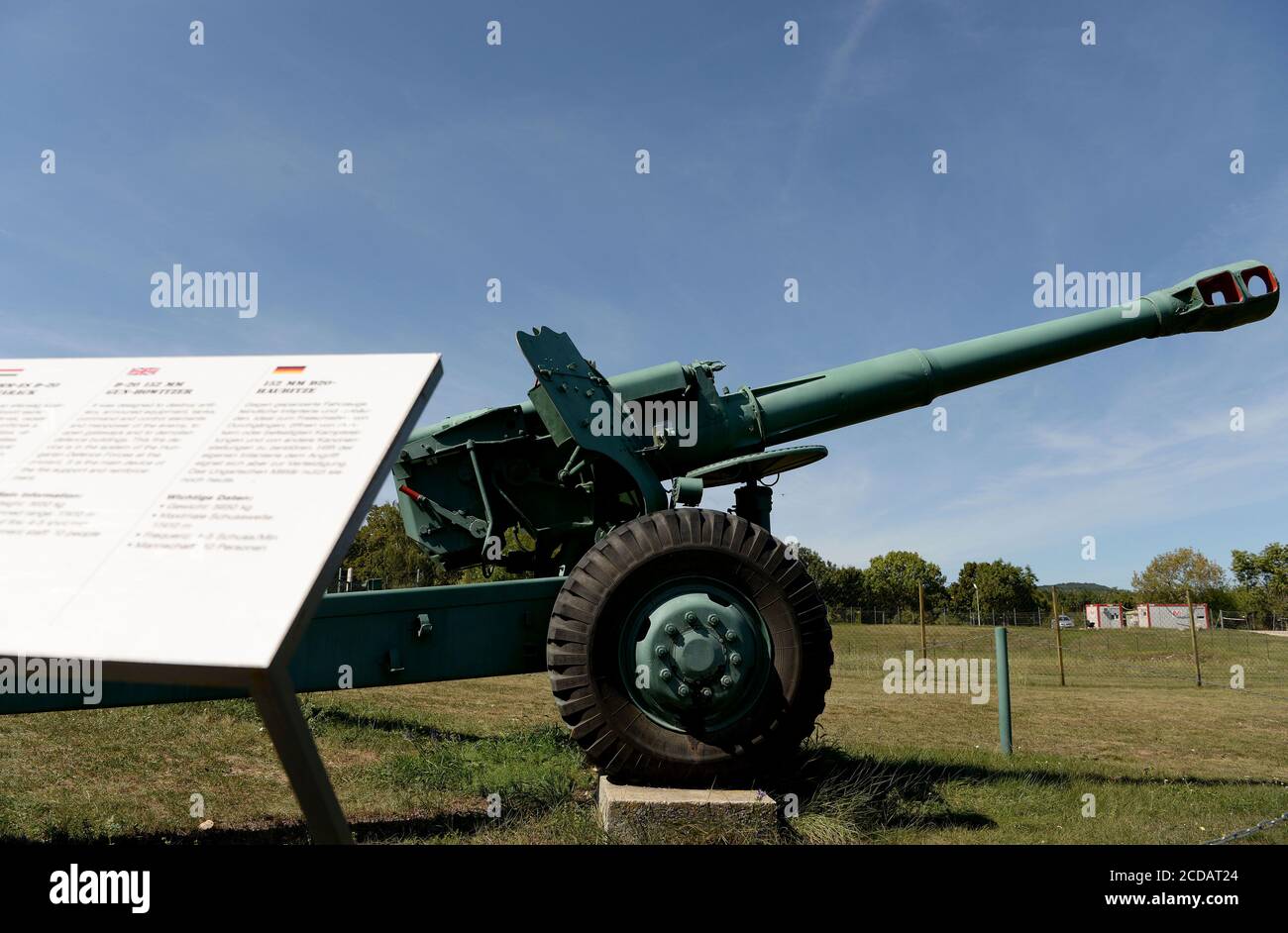 Zanka, Hungary. 27th Aug, 2020. The D-20 152 mm Gun Howitzer displayed ...