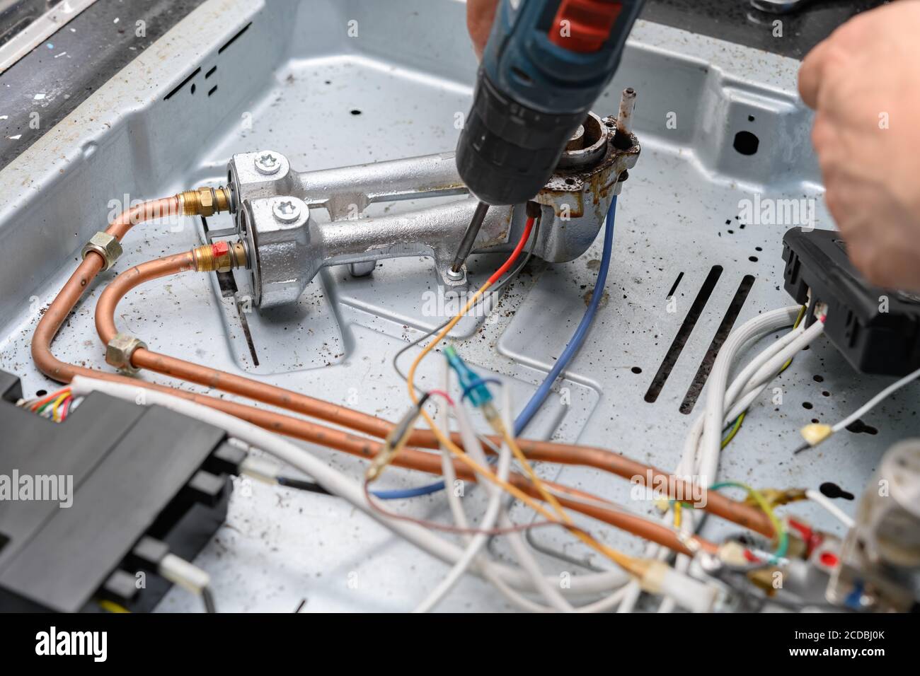 man fixing a gas cooker Stock Photo - Alamy