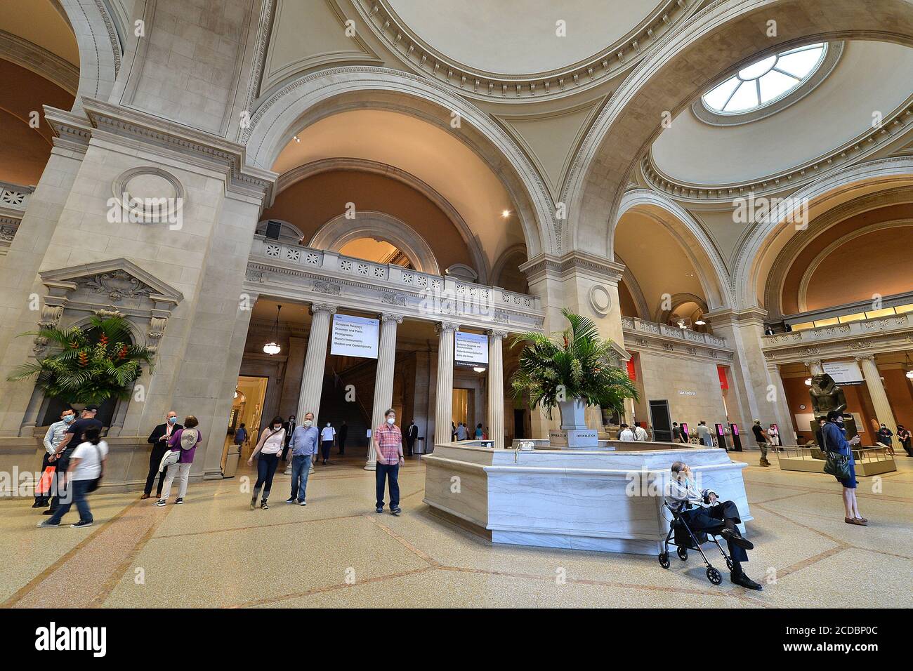 Entrance hall metropolitan museum met hi-res stock photography and ...