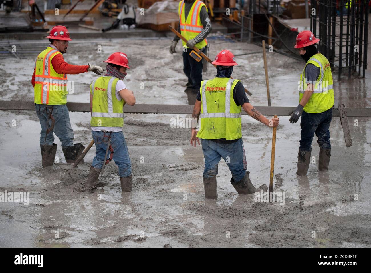 Crew construction workers pour concrete hi-res stock photography and ...