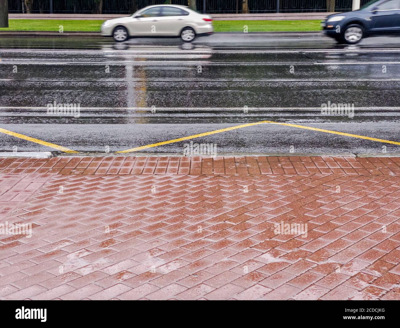 Wet street hi-res stock photography and images - Alamy