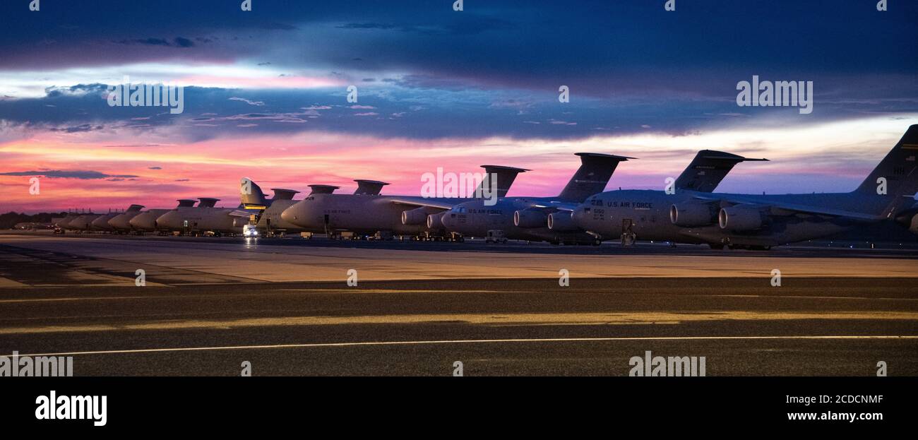 436th airlift wing hi-res stock photography and images - Alamy