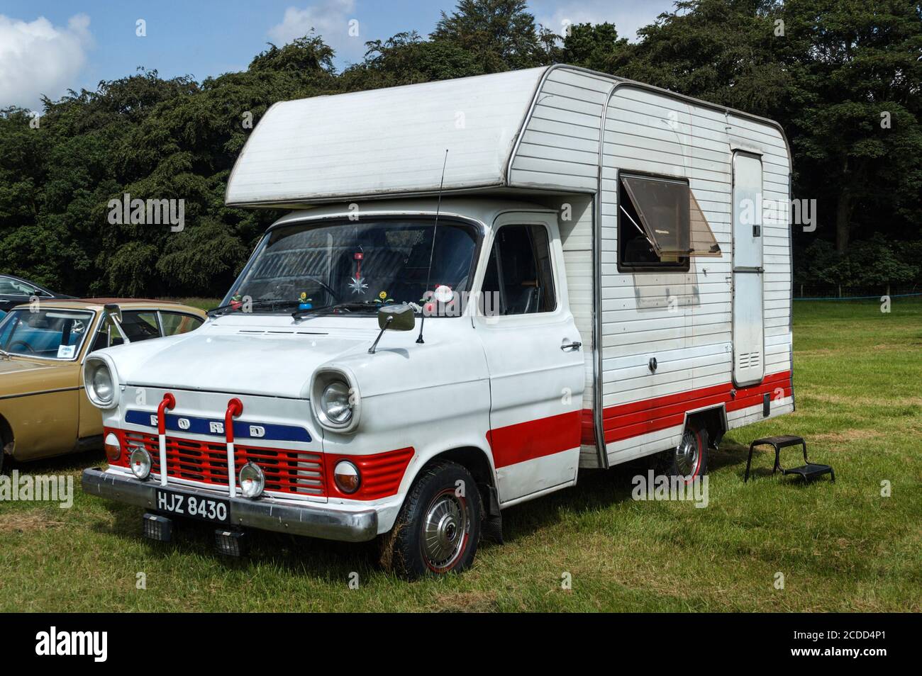 Classic ford camper van hi-res stock photography and images - Alamy