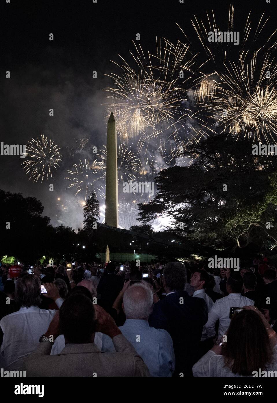 Fireworks explode over white house hi-res stock photography and images ...
