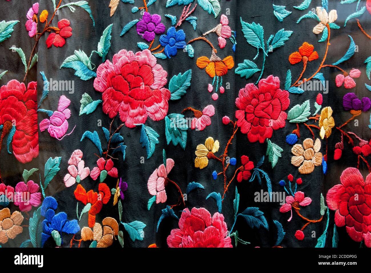 Manila shawl, embroidered silk shawl originating from China. Also known ...