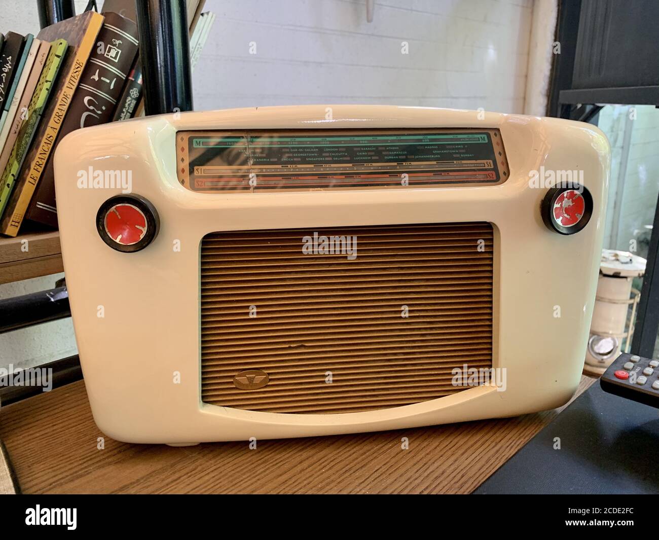 Old radio set hi-res stock photography and images - Alamy