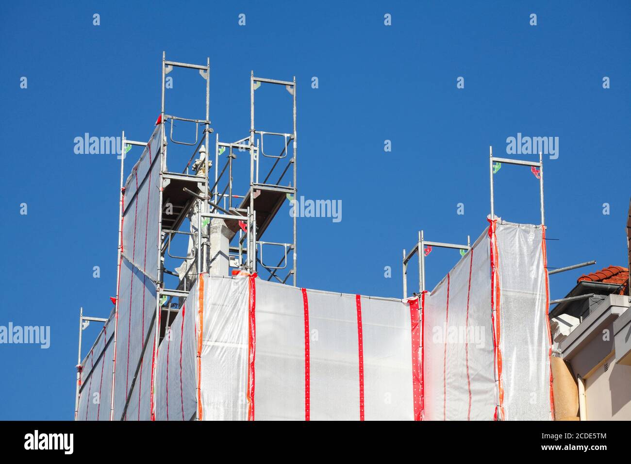 Covering sheet, Building site, Scaffold, House facade, Old building ...