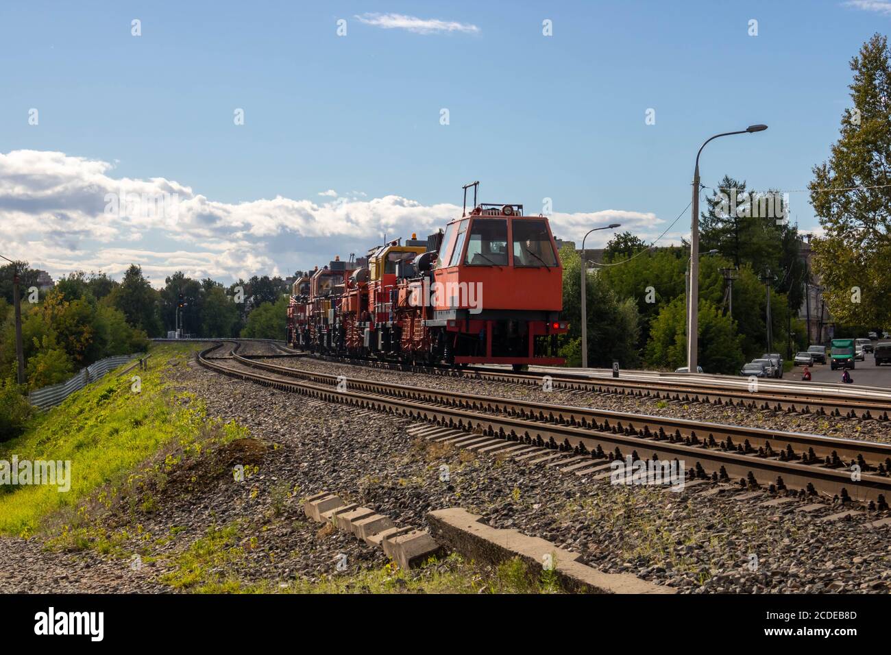 Railroad track around the bend hi-res stock photography and images - Alamy