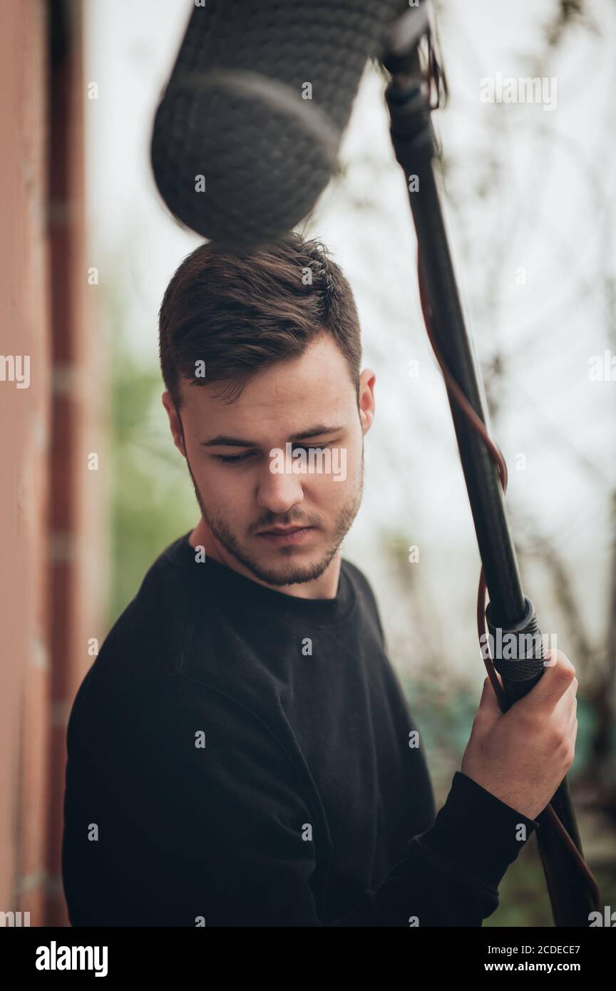 Boom mic operator hi-res stock photography and images - Alamy