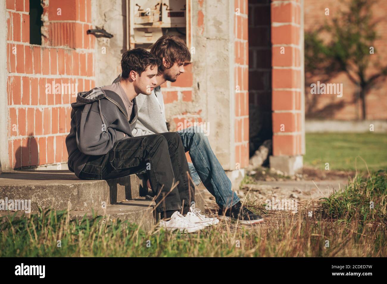 Two friends talking serious hi-res stock photography and images - Alamy