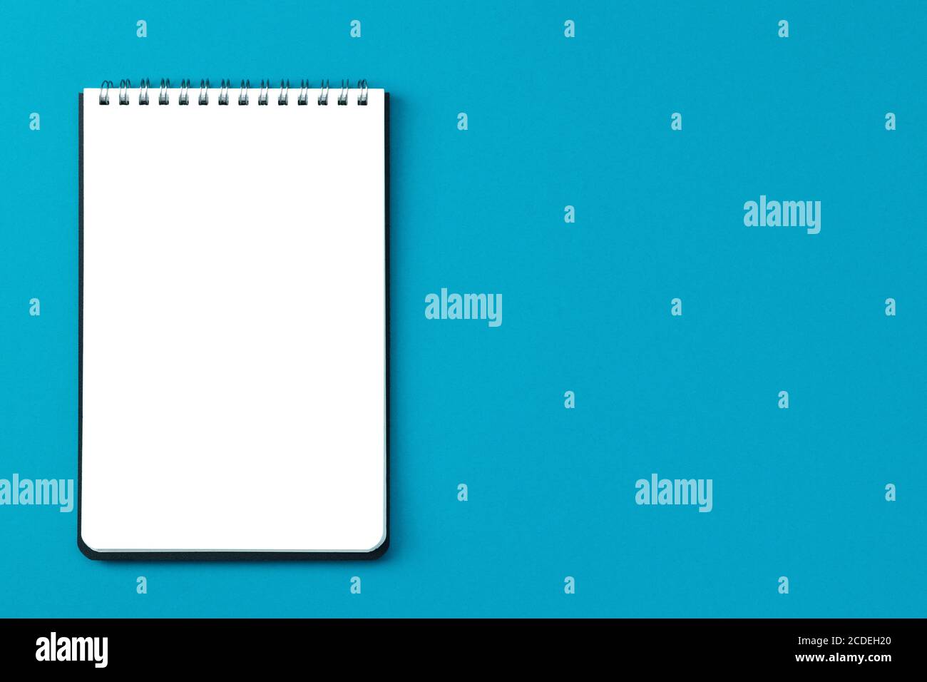 Copy space notepad on a blue background top view Stock Photo - Alamy