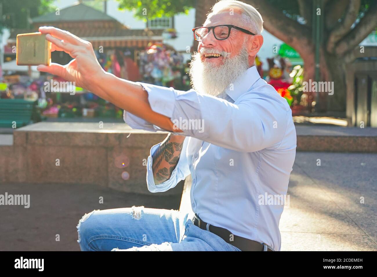 Senior hipster hi-res stock photography and images - Alamy