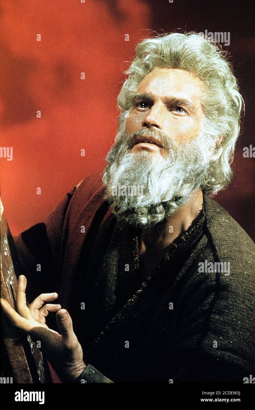 CHARLTON HESTON Portrait as Moses holding Stone Tablets in THE TEN ... CHARLTON HESTON Portrait as Moses holding Stone Tablets in THE TEN ...