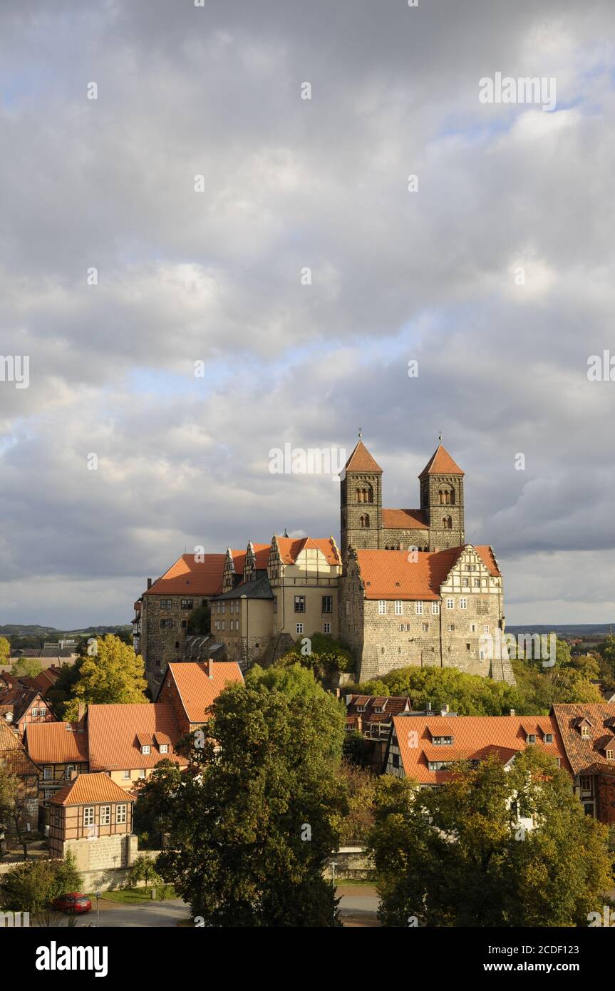 Castle and collegiate church in Quedlinburg Stock Photo - Alamy