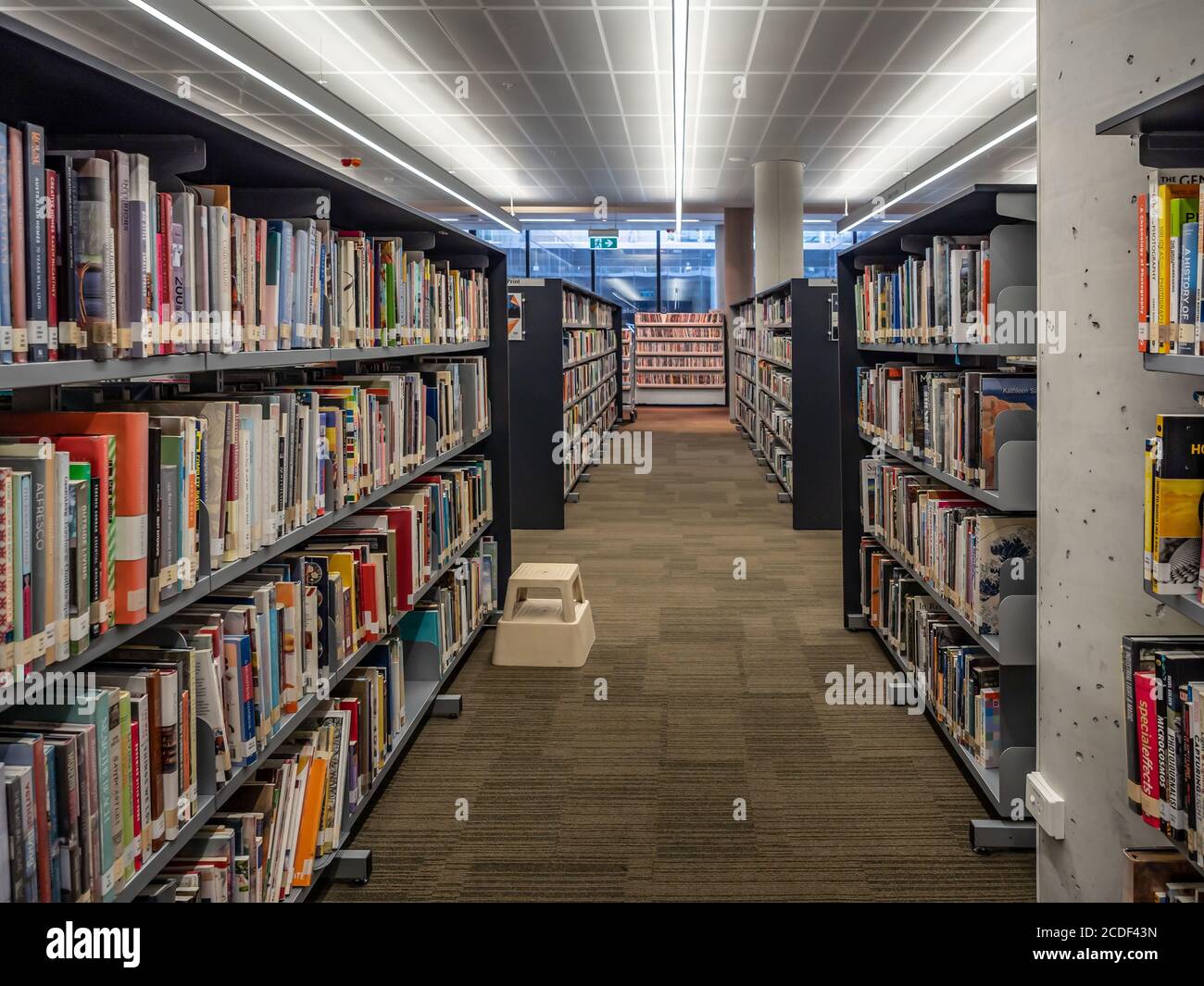 Inside a library hi-res stock photography and images - Alamy