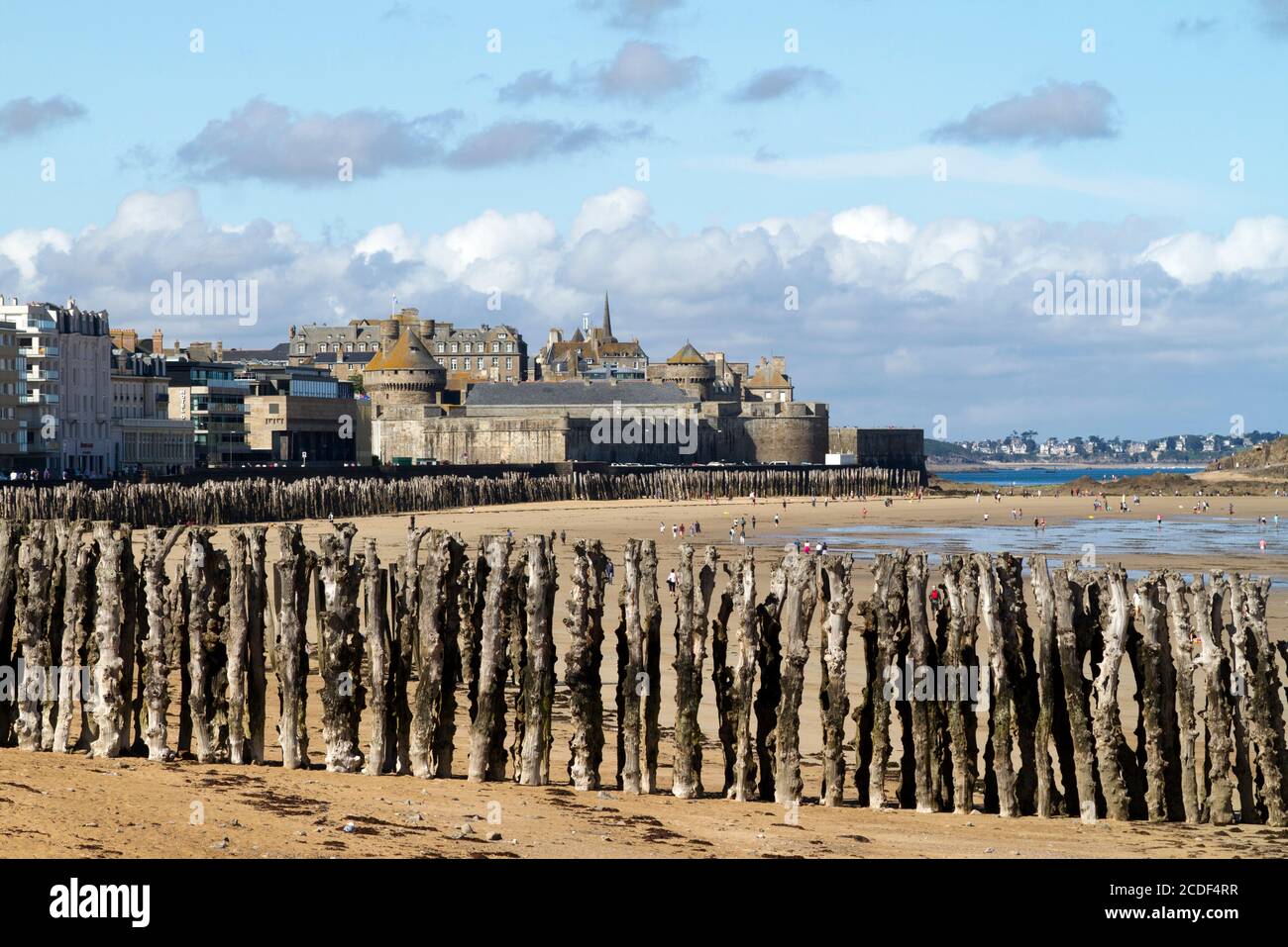 St malo beach hi-res stock photography and images - Alamy