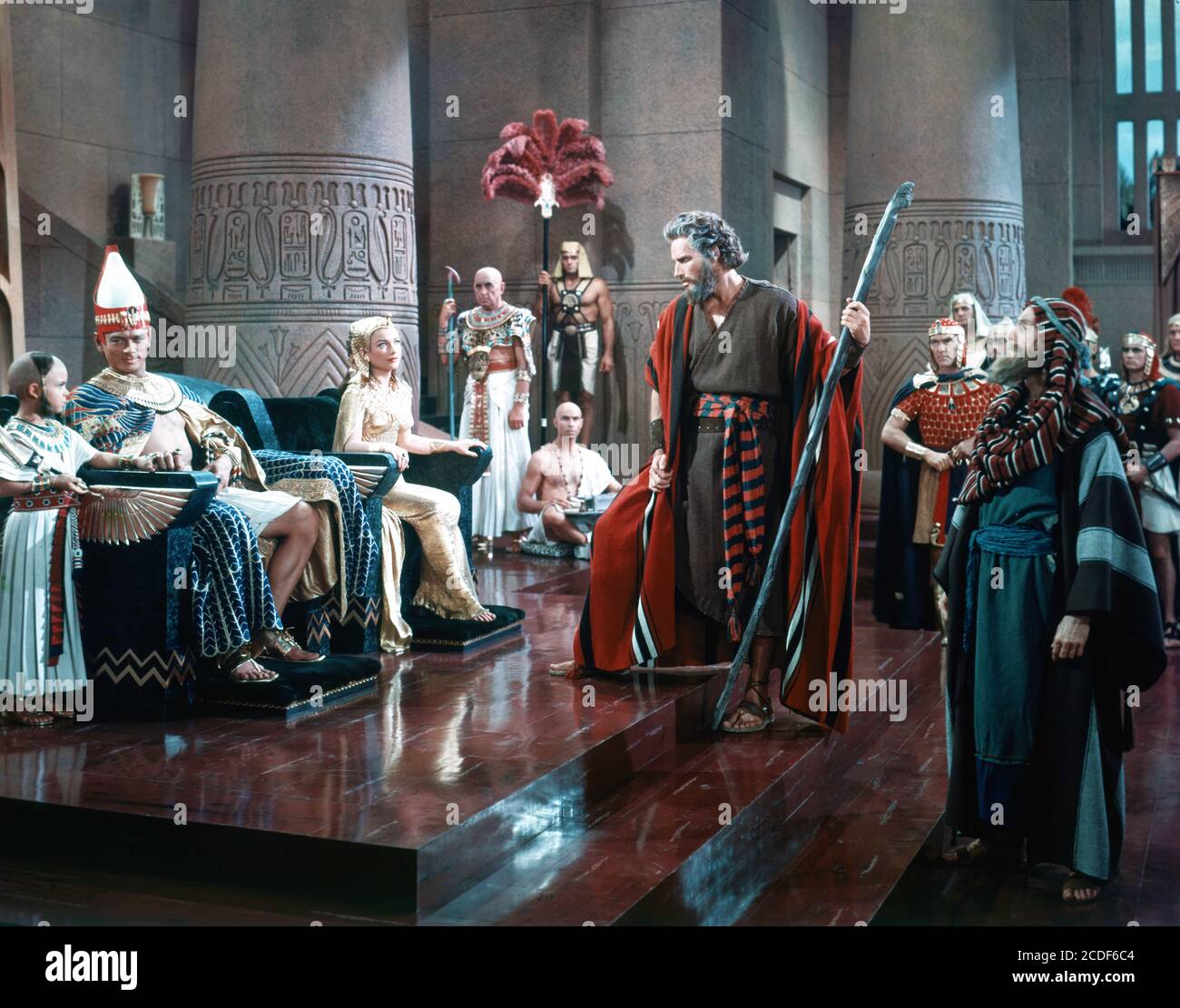 The ten commandments 1956 yul brynner hi-res stock photography and ...