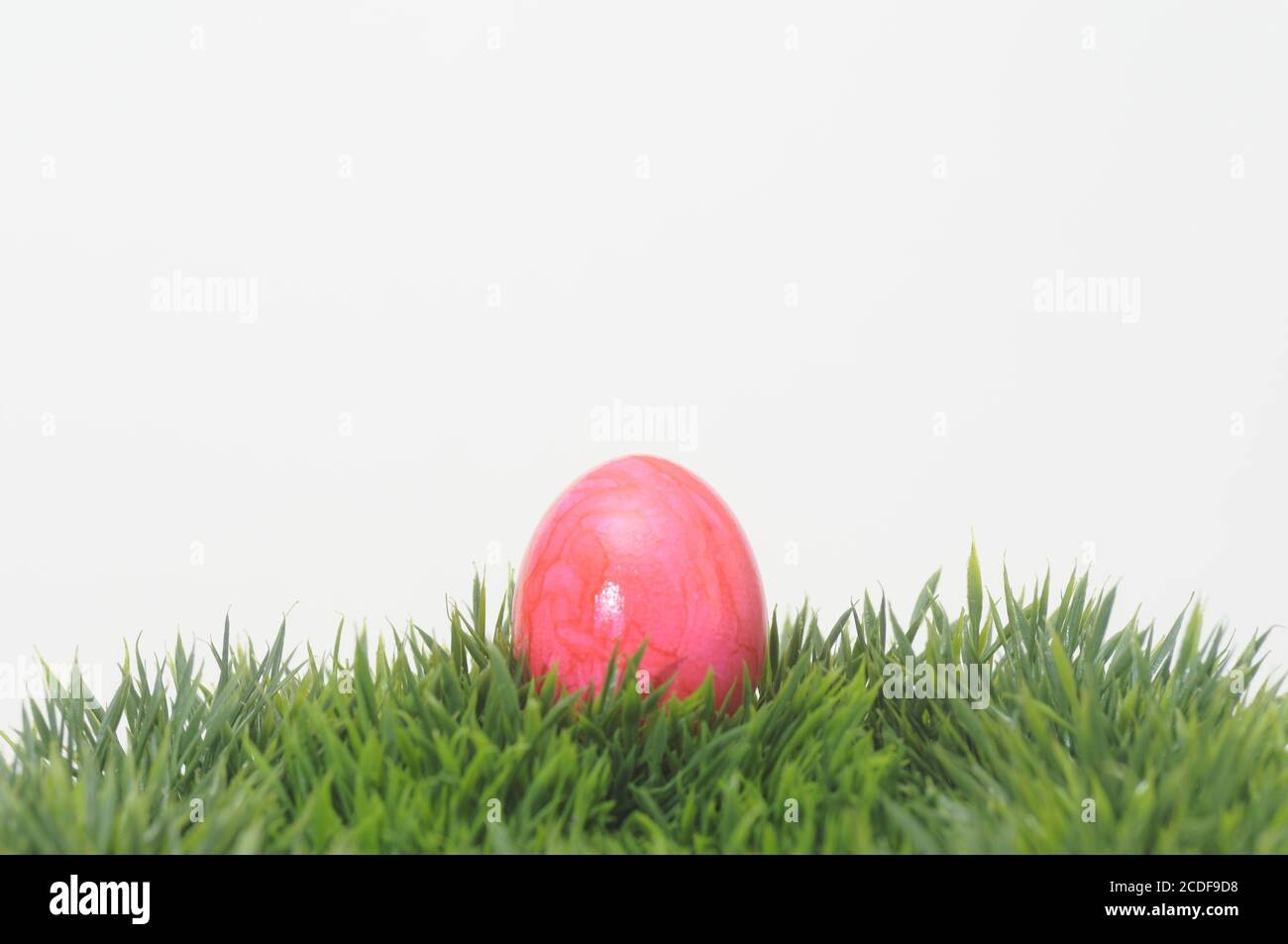 Red Easter egg Stock Photo - Alamy