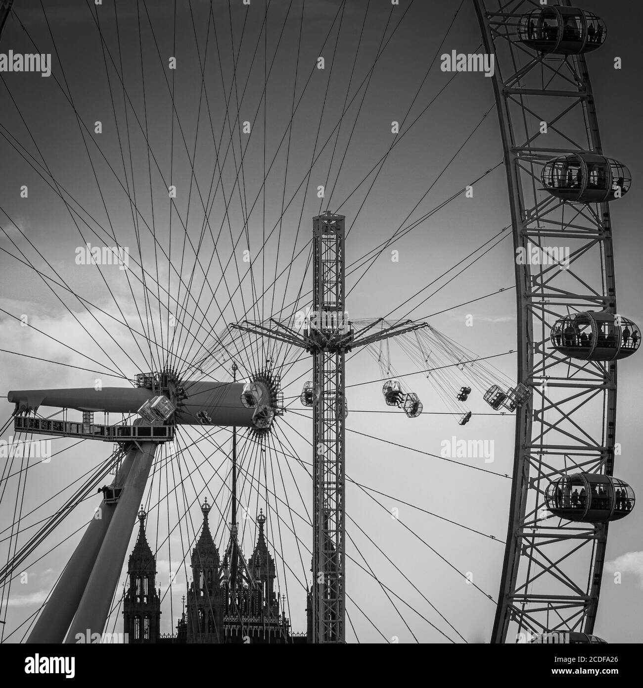 London rain bridge Black and White Stock Photos & Images - Alamy