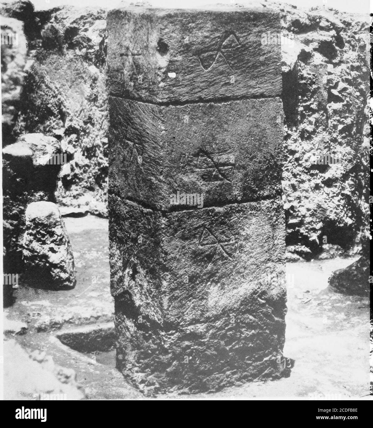 . The palace of Minos : a comparative account of the successive stages ...