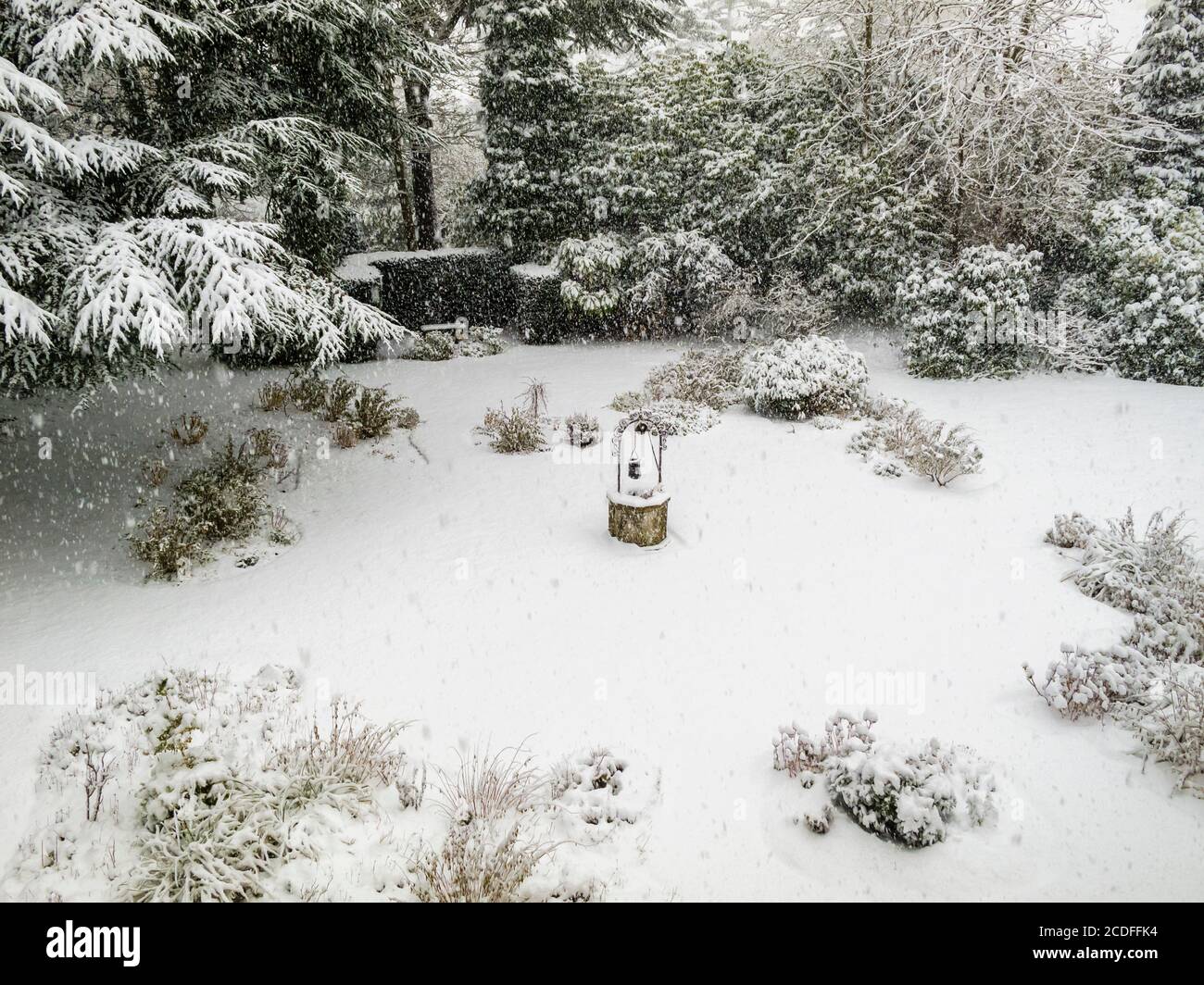 Wishing well england hi-res stock photography and images - Alamy