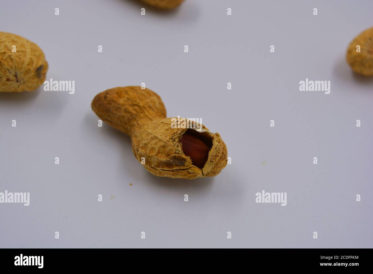 Natural peanuts in their own peel, which is opened in various ways ...