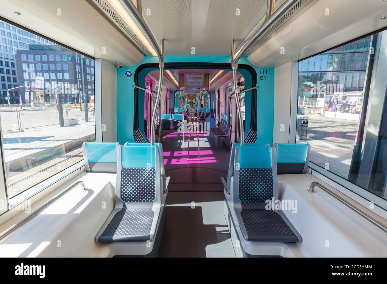 Caf interior hi-res stock photography and images - Alamy