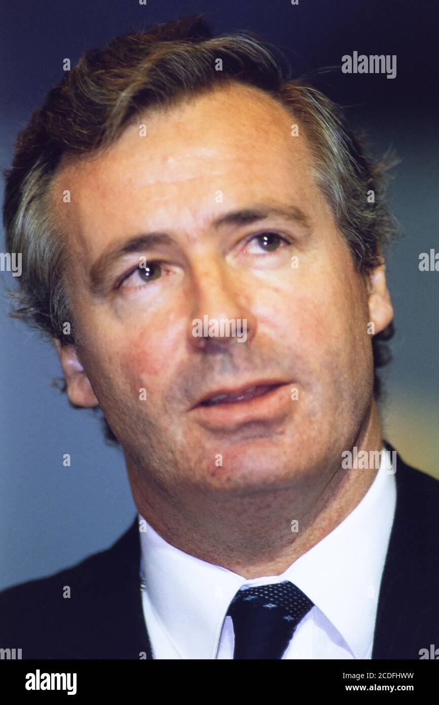 Sir paul beresford hi-res stock photography and images - Alamy
