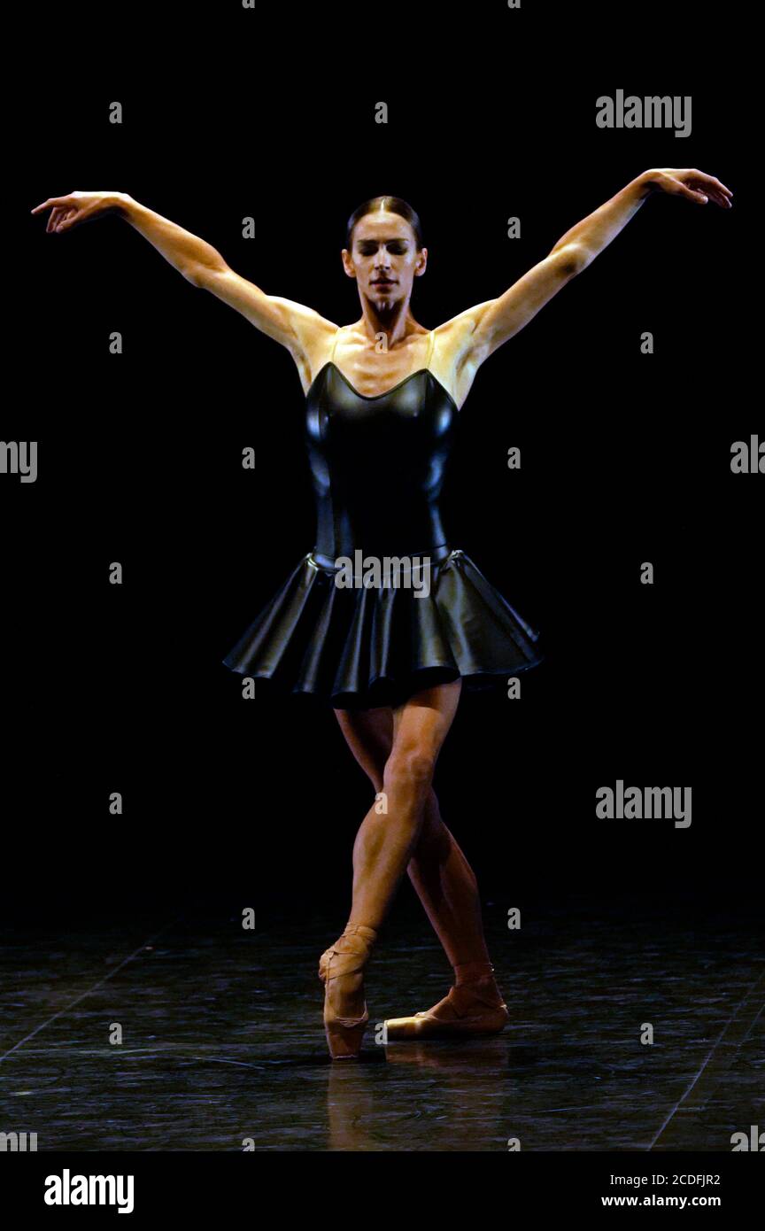 Solo dancer and elisa carrillo cabrera hi-res stock photography and ...