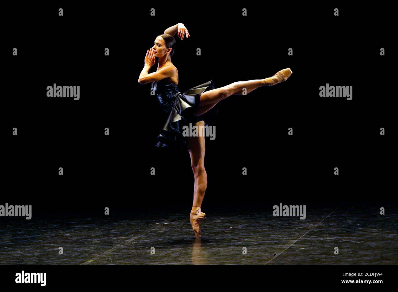 Solo dancer and elisa carrillo cabrera hi-res stock photography and ...