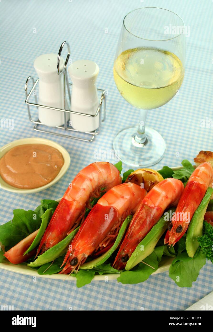 Shrimp And Rocket Salad Stock Photo - Alamy