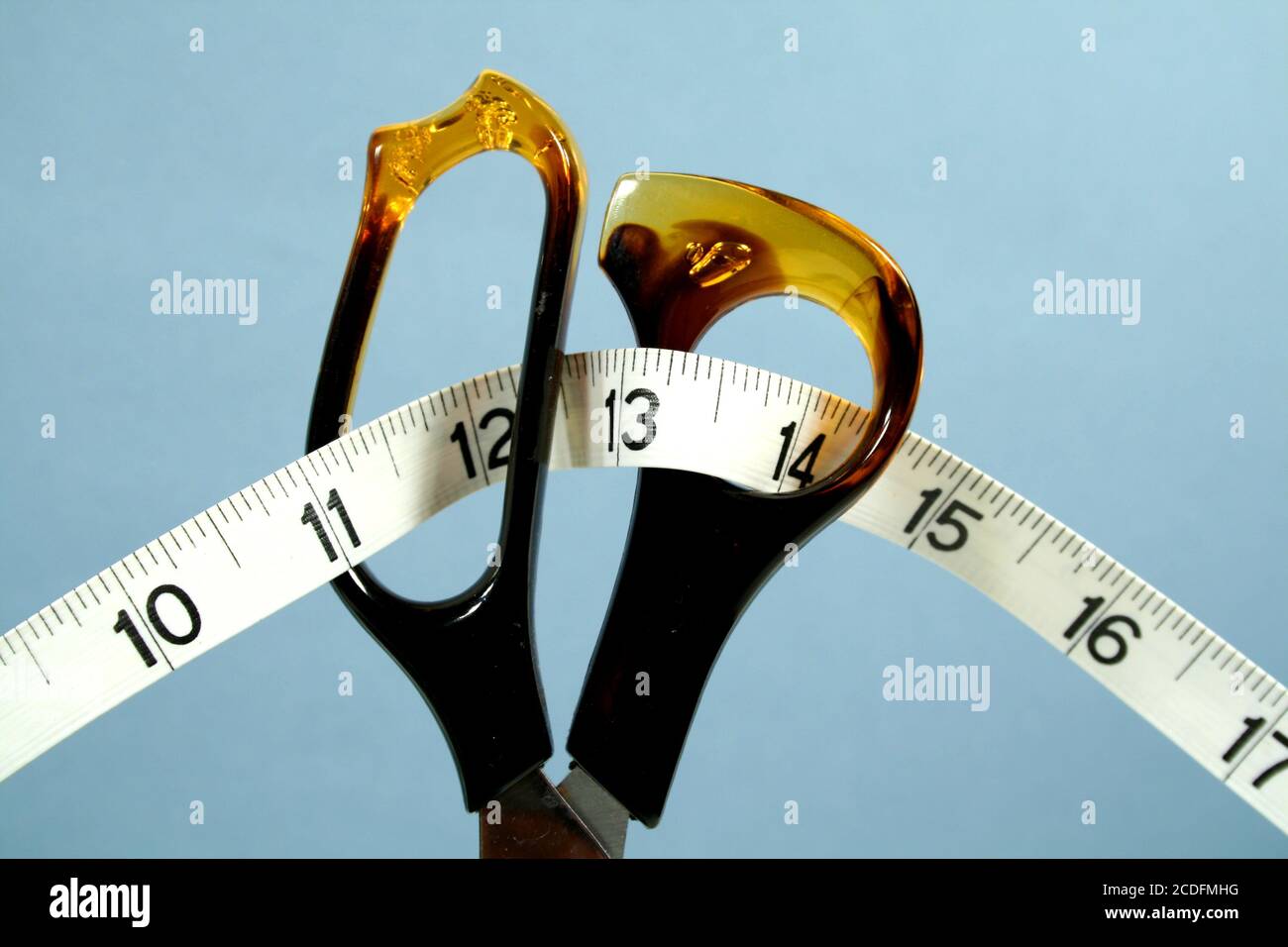 Scissors tape measure hi-res stock photography and images - Alamy