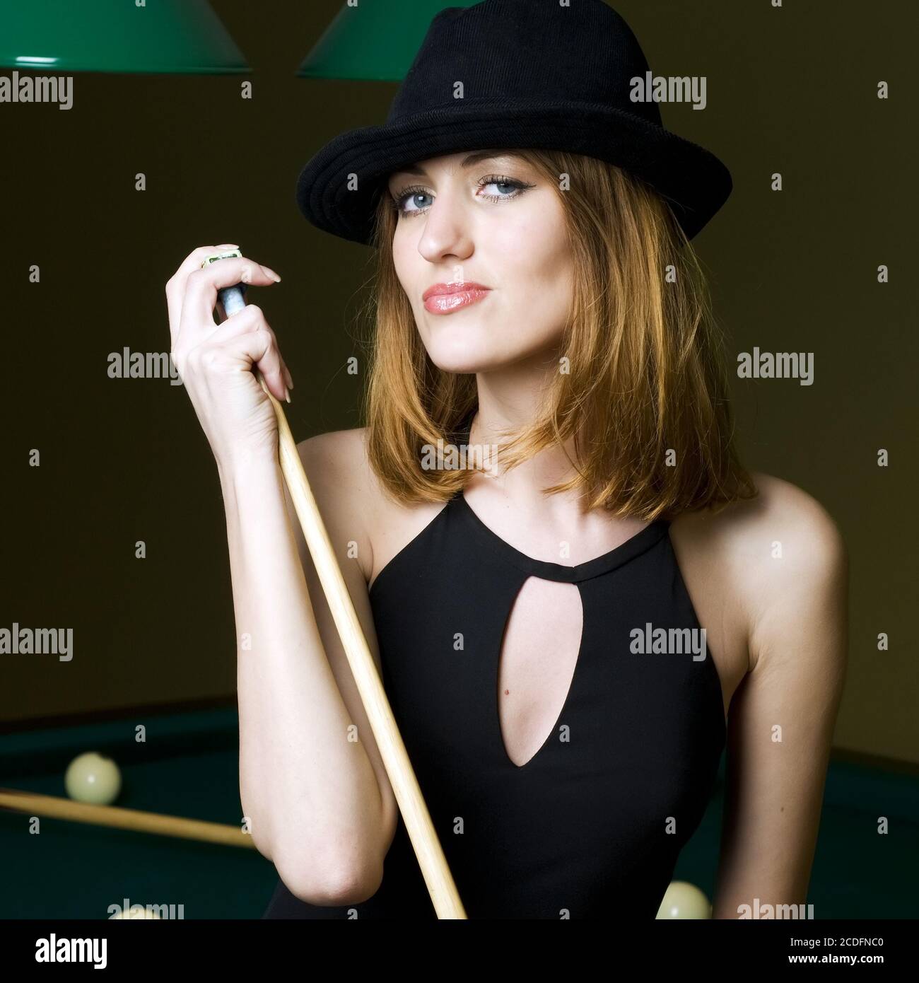 Blonde cue hi-res stock photography and images - Alamy