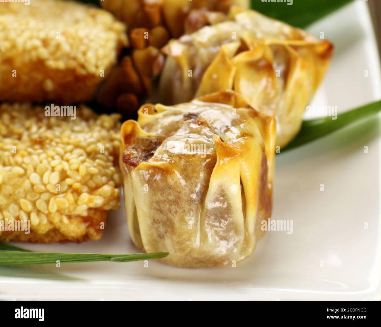 Dim sims hi-res stock photography and images - Alamy