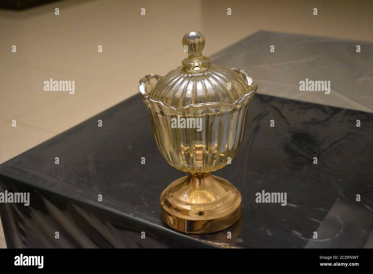 Chalice shape hi-res stock photography and images - Alamy