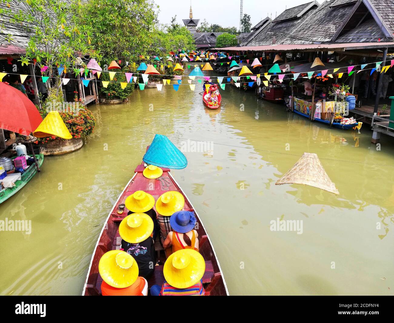 Dirty canoes hi-res stock photography and images - Alamy
