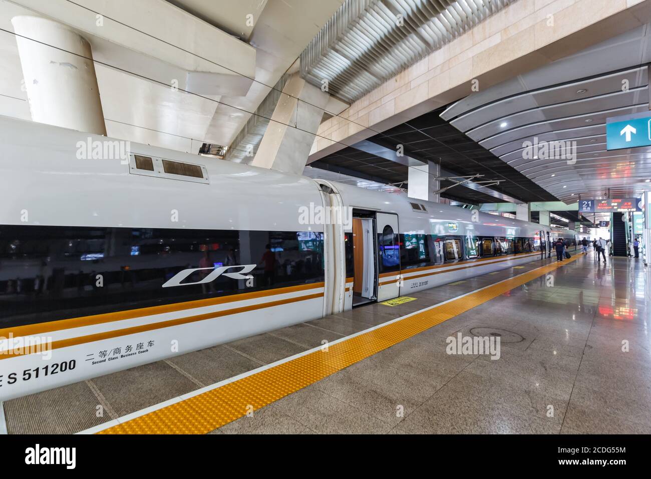 Crh bullet train china hi-res stock photography and images - Alamy