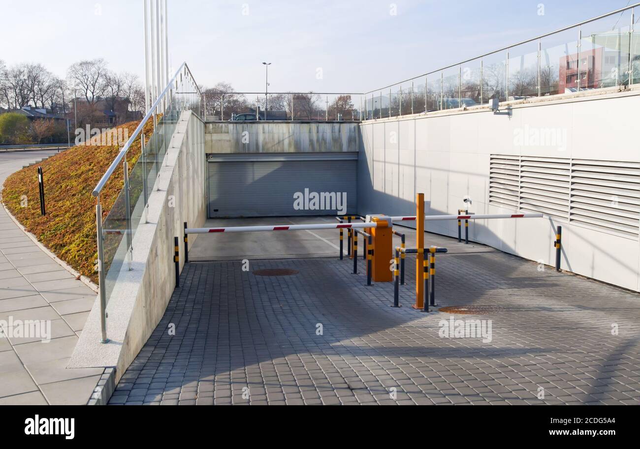 Underground parking ramp hi-res stock photography and images - Alamy