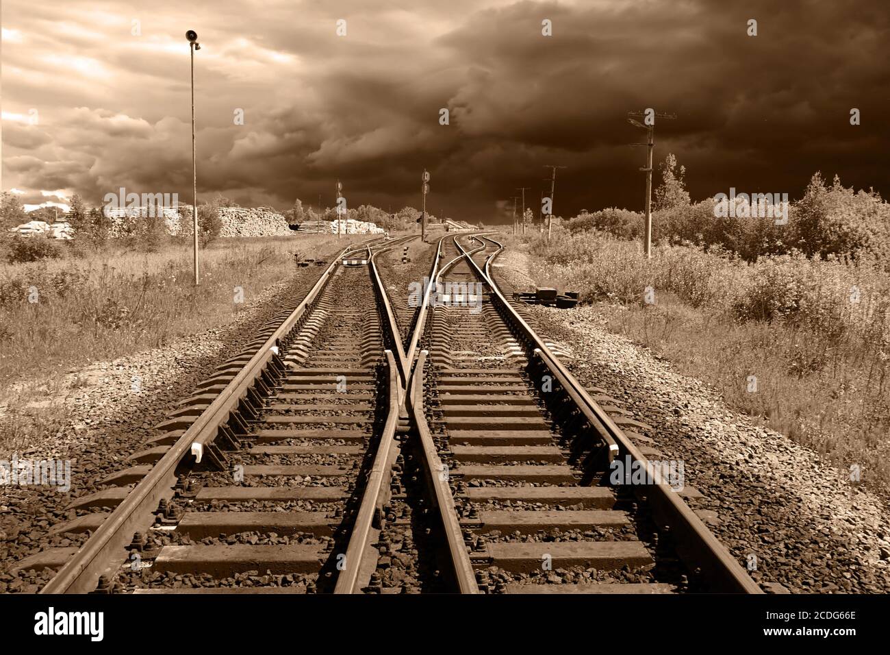 Railway track merging hi-res stock photography and images - Alamy