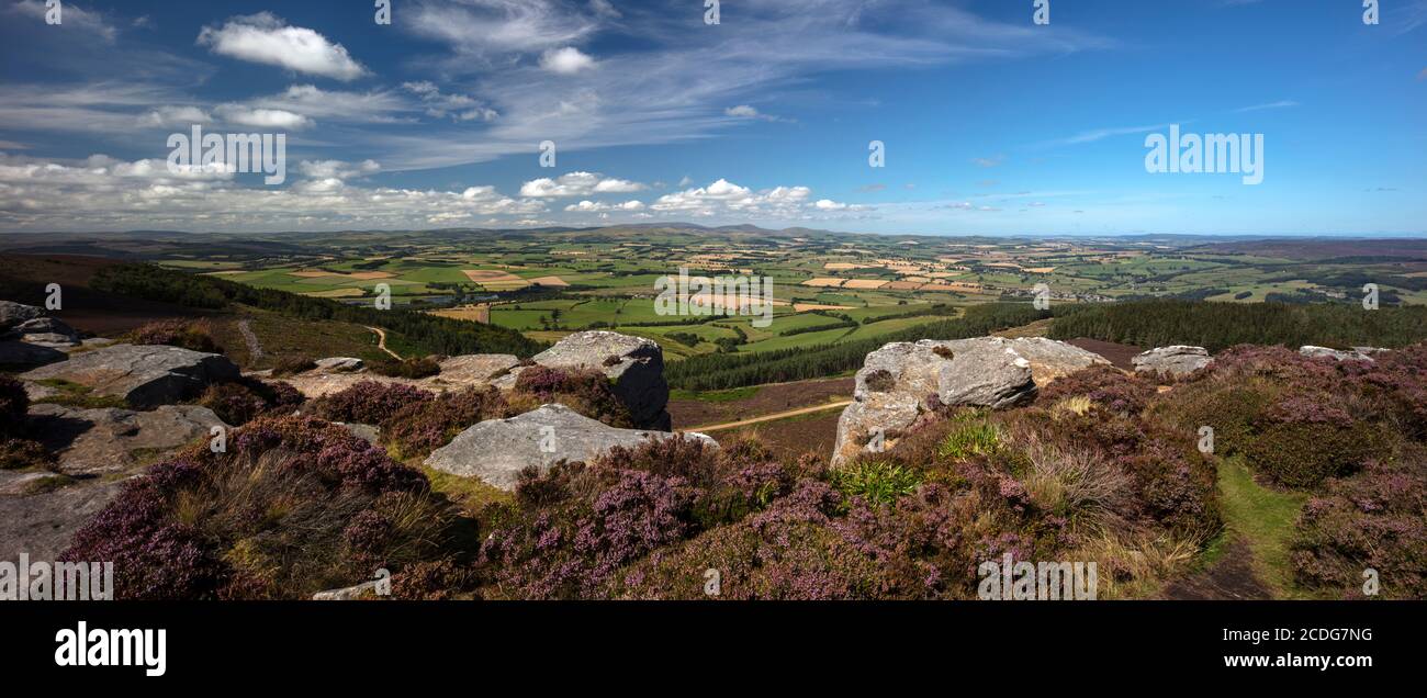 Summertime views across the Simonside Hills near Rothbury in ...