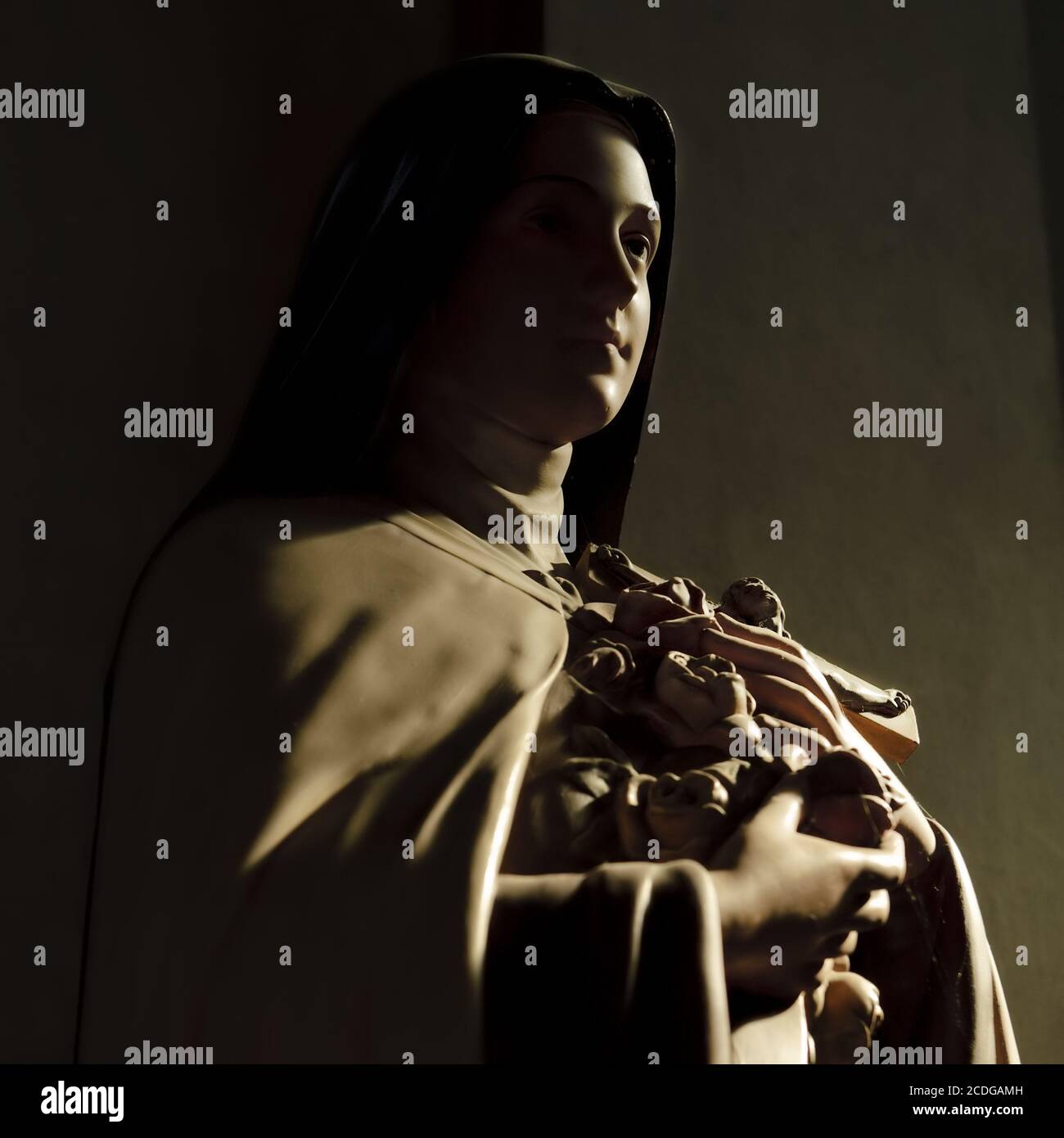 Woman catholic statue hi-res stock photography and images - Alamy