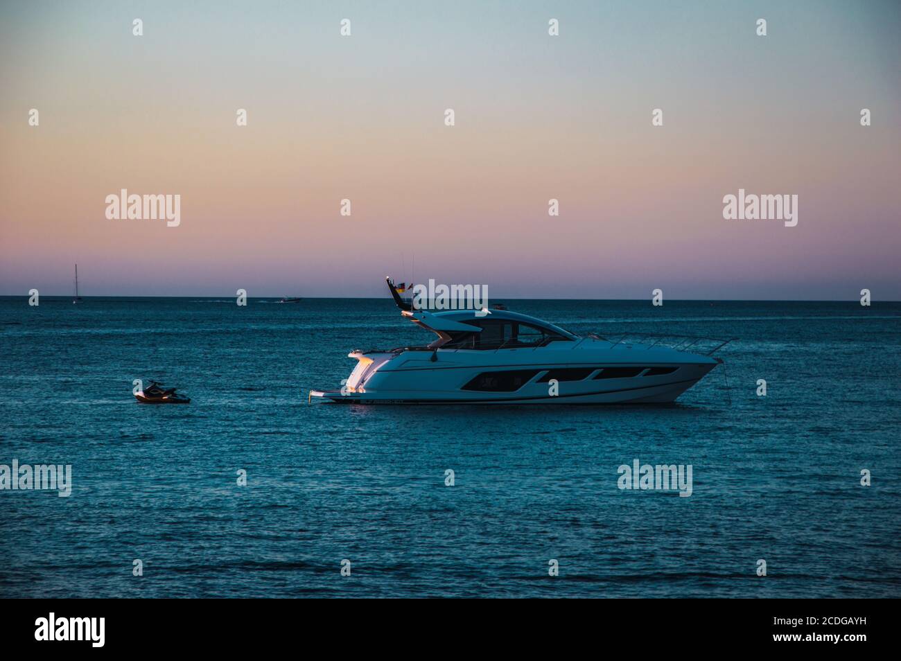 Mesmerizing view of an adorable sunset over a sea Stock Photo - Alamy
